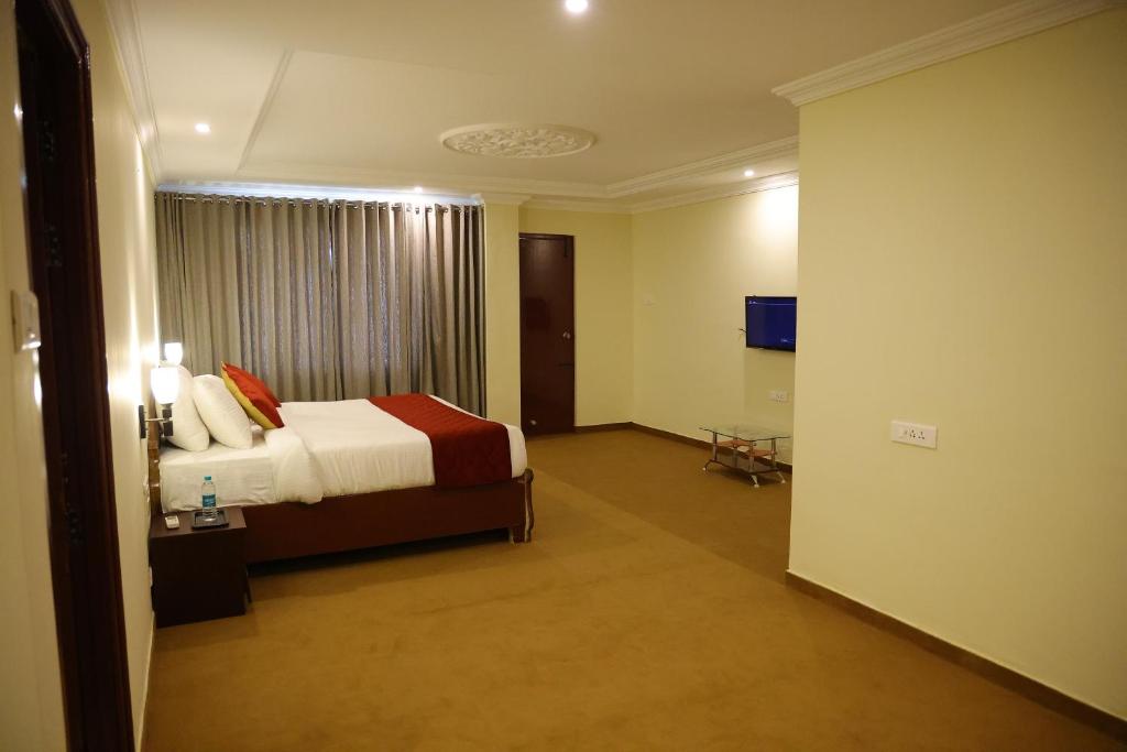 THE HOTEL RAJA PALACE - Reviews, Phone, Address, Images