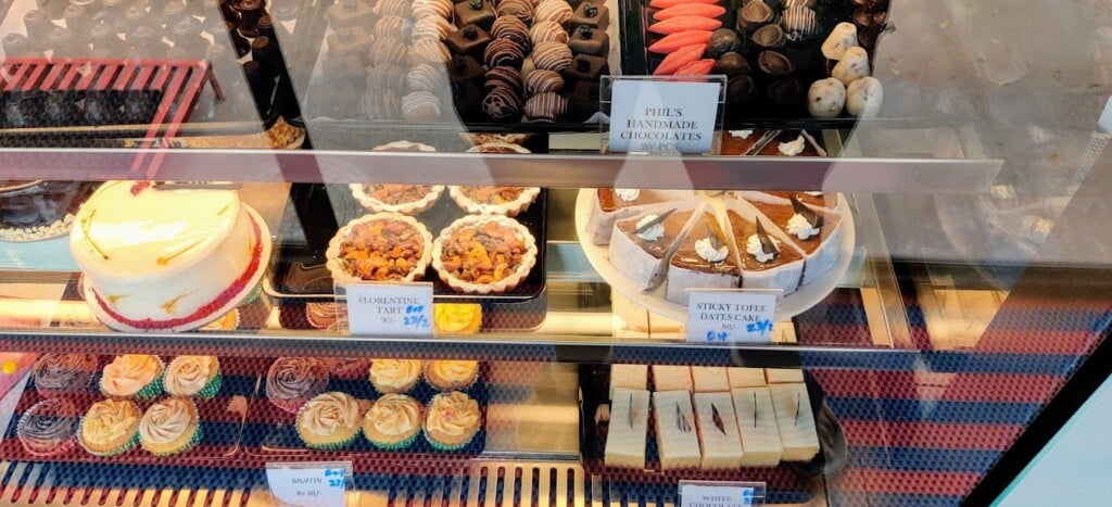 Phil's Bake House - Reviews - Phone No. - Address - Lentlo.com