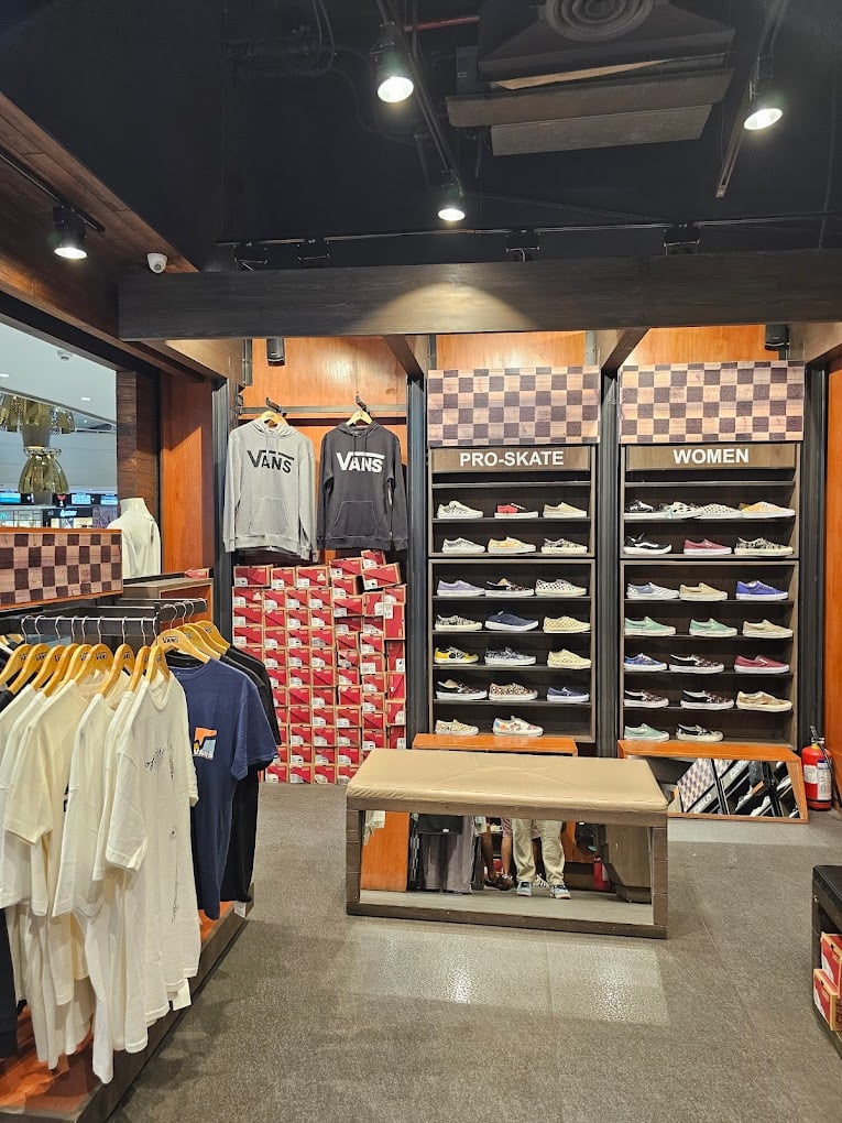 Vans Phoenix Mall - Reviews, Phone, Address, Images